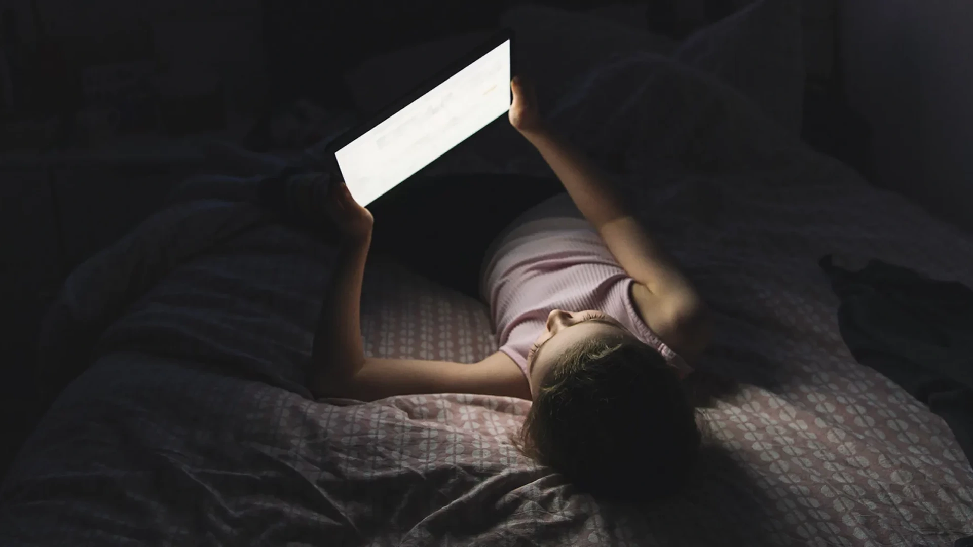 5 Signs of Screen Addiction – Screen Addiction in Kids – Mom's Belief